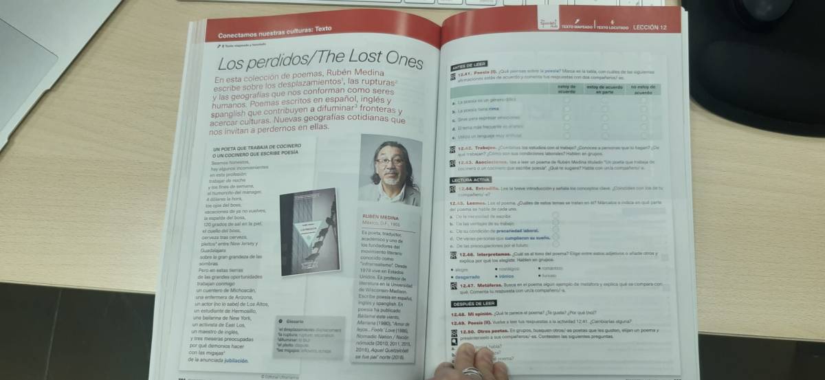 Enorme sorpresa: poemas de Rubén Medina en los manuales de español de ...